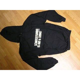 ●メーカー名：ステージ6 / STAGE6●商品名：NOT A CRIMEスウエットパーカー●サイズ L・サイズ：Mはこちら●メーカー品番：SG6-SWEAT-01-L●JANコード：4580630266572商品の保証は、メーカー保証書の...