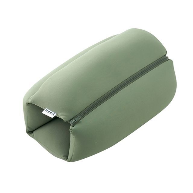 ●メーカー名：MOGU(モグ)●商品名：ロールクッション（オリーブグリーン）●JANコード：4582289822765商品の保証は、メーカー保証書の内容に準じます。カラーオリーブグリーン材質本体：ナイロン85％、ポリウレタン15％中材：パウ...