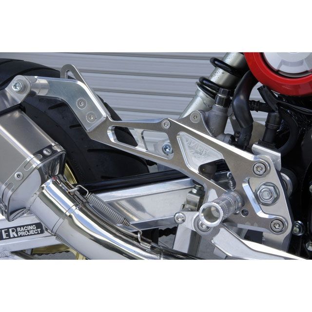 ●メーカー名：オーバーレーシング / OVER RACING●商品名：マフラーステー 51-22-01/B用●カラー シルバー・カラー：ブラックはこちら●メーカー品番：・90-22-00●JANコード：4539770111464OVERRA...