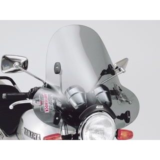 ●メーカー名：ジビ / GIVI●商品名：A650大型ウインドスクリーン●メーカー品番：93970●JANコード：4909449487181商品の保証は、メーカー保証書の内容に準じます。サイズ高さ500mm×幅615mm色調セミスモーク形状...