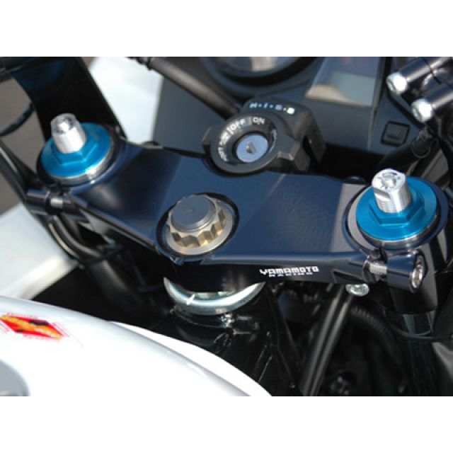 ●メーカー名：ヤマモトレーシング / YAMAMOTO RACING●商品名：03〜CB1300SF/SBチタンステムナット●メーカー品番：00012-44●JANコード：4521717006278只今大変多くのご注文を頂いており出荷までに...
