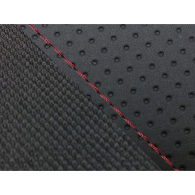 ●メーカー名：グロンドマン / Grondement●商品名：CBR1000RR（SC57） 国産シートカバー 張替 エンボス黒＆スベラーヌ黒●仕様 赤ステッチ 適合 シングル（フロント側）●メーカー品番：GH5574HC846S40●JA...