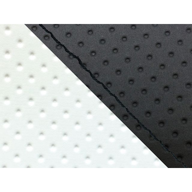 ●メーカー名：グロンドマン / Grondement●商品名：FZ1 フェザー（10年〜）シングル（フロント側） グロンドマン国産シートカバー 張替（エンボス黒・エンボスホワイト）●仕様 黒ステッチ・仕様：透明ステッチはこちら・仕様：赤ステ...