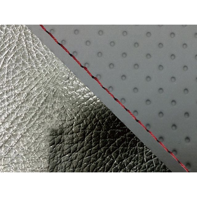 ●メーカー名：グロンドマン / Grondement●商品名：FZ1 フェザー（10年〜）タンデム（リア側） グロンドマン国産シートカバー 張替（エンボスグレー・黒）●仕様：赤ステッチ・仕様：透明ステッチはこちら・仕様：黒ステッチはこちら・...