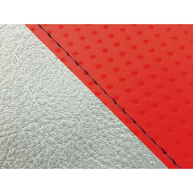 ●メーカー名：グロンドマン / Grondement●商品名：W650（99年 EJ650A1/C1） グロンドマン国産シートカバー 張替（エンボスレッド/シルバーライン）●仕様 赤ステッチ・仕様：黒パイピングはこちら・仕様：白パイピングは...