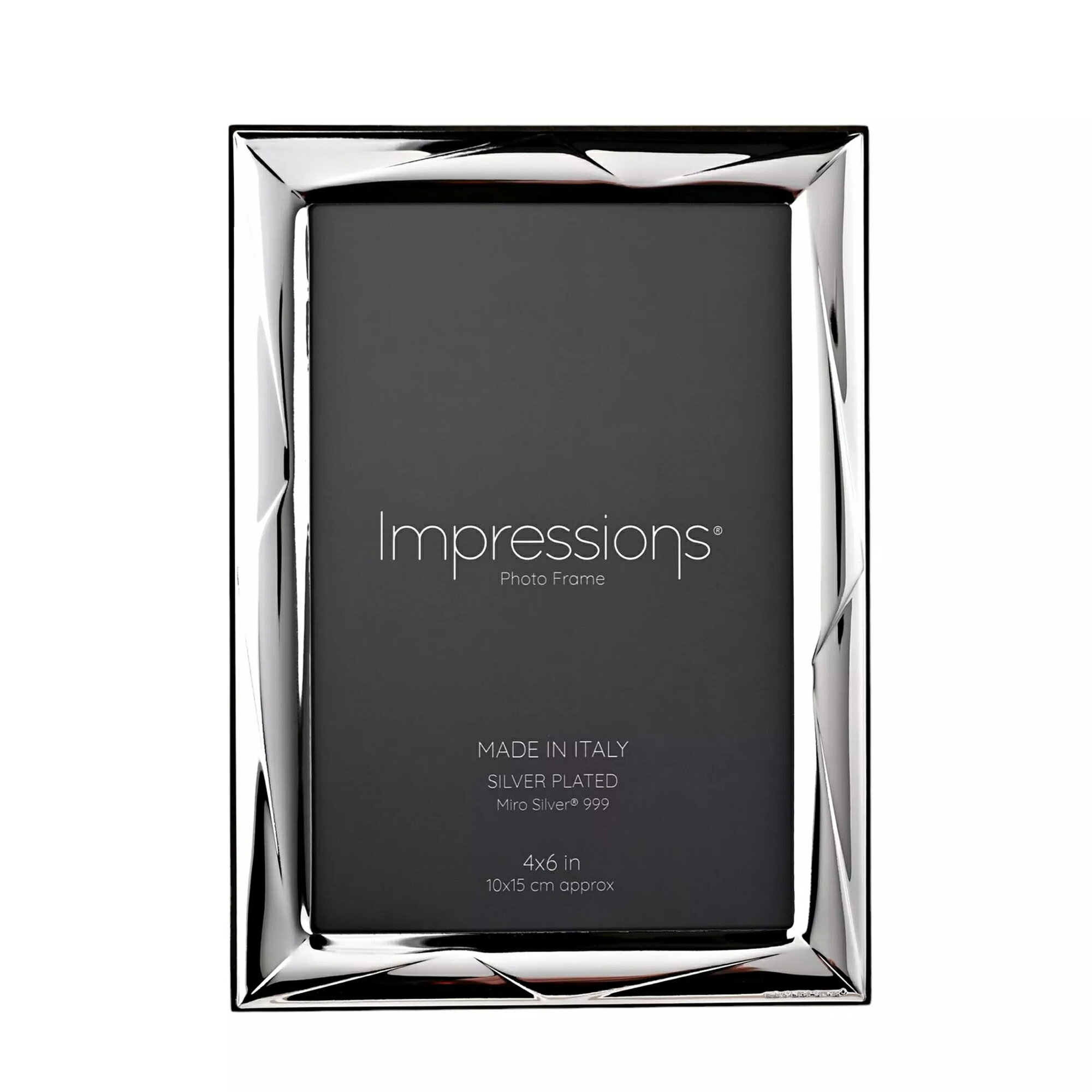 商品説明 ・ 素材: メタル、木。・ デザイン: ジオメトリック、長方形。・ フィニッシュ: シルバー塗装。・ H: 180mm。・ W: 130mm。・ D: 20mm。・ パッケージ: 箱入り。・ フレーム。・ 吊り掛け可能、タテ型、ス...