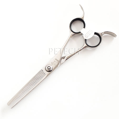 洗練された最上級のトリミングシザー。WTD-40をシンメトリーハンドルにリニューアル。さらにクシ刃を改良し、クシの跡を残しにくくなり、自然で美しいボケ感を演出。かわいいを早く作りだします。・40目・カット率約30%・ハマグリ刃【注意】ケリー...