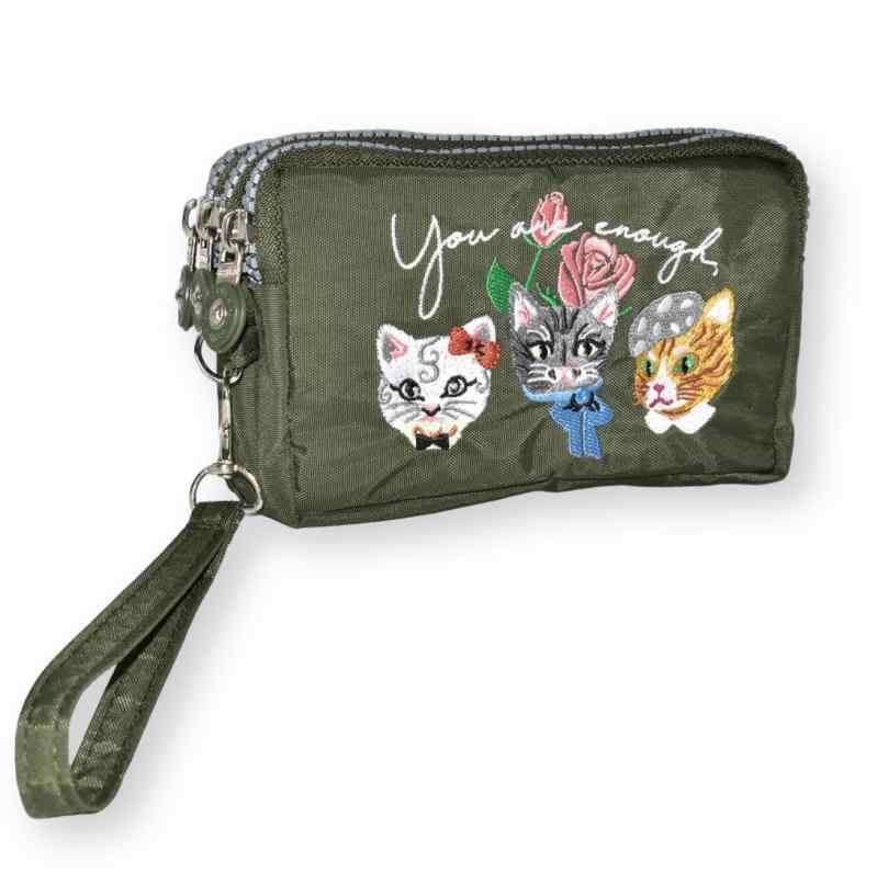 ポーチ ネコ 猫 刺繍 かわいい おしゃれ ナイロン ミニ 化粧ポーチ メイクポーチ 小物入れ ストラップ付き 大容量 コスメポーチ 猫柄 3連ファスナー プレゼント ギフト トラベルポーチ 3ポケオシャレで可憐な猫の刺繍入りポーチです。ネ...
