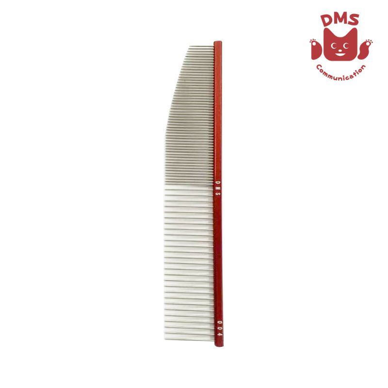 ■DMSの拘り■ DMSオリジナル商品は、プロ仕様として開発されましたが、 一般のトリマー様や愛犬家の皆様にも幅広くご愛用いただけるよう、工夫を凝らしております。 このコームは、プロのトリマーの要求に応えるため、高い機能性と美しいデザインを...