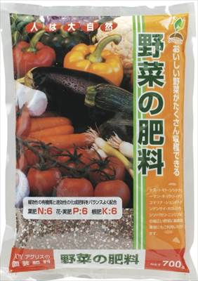 なたねと大豆の油かすなどの有機質肥料に化成肥料を配合した野菜専用肥料です。　　　成分：(チッソN-リン酸P-カリK)6-6-6　質量(g)700　寸法(縦×横)(mm)約260x185　形状粉末　カテゴリ有機配合　　肥料の種類：指定配合肥料　