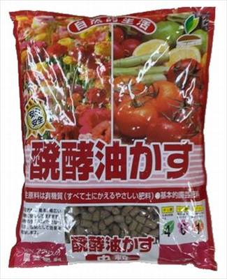 醗酵させたなたね油かすにリン酸などを配合した理想的な園芸肥料。　　　成分：(チッソN-リン酸P-カリK)4-6-1　質量(kg)5　寸法(縦×横)(mm)約510x390　形状固型　カテゴリ有機　　肥料の種類：指定配合肥料　