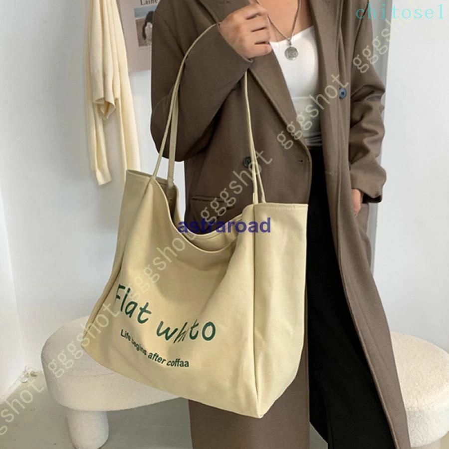 【商品の説明】 ★【商品サイズ】幅57cm，高さ33 cm，厚さ19 cm。 ★想像以上の収納力。iPad、折り畳み傘、長財布、化粧品、服など身の回り品は全部このハンドバッグでスッキリと収納でき、短期出張や一泊旅行など場合は不可欠のレディー...