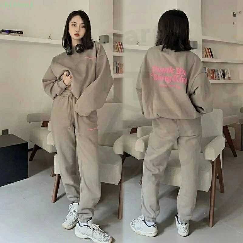 商品詳細 サイズ:写真通り セット内容:トップス+パンツ ◆伸縮性:あり ◆透け感:なし ◆裏地:なし ◆季節感:春秋冬 ◆モデル参考:身長:160CM/55KG ランニング、ジョギング、ジム用のスーツに。 ウォーキング、散歩、ちょっとした...