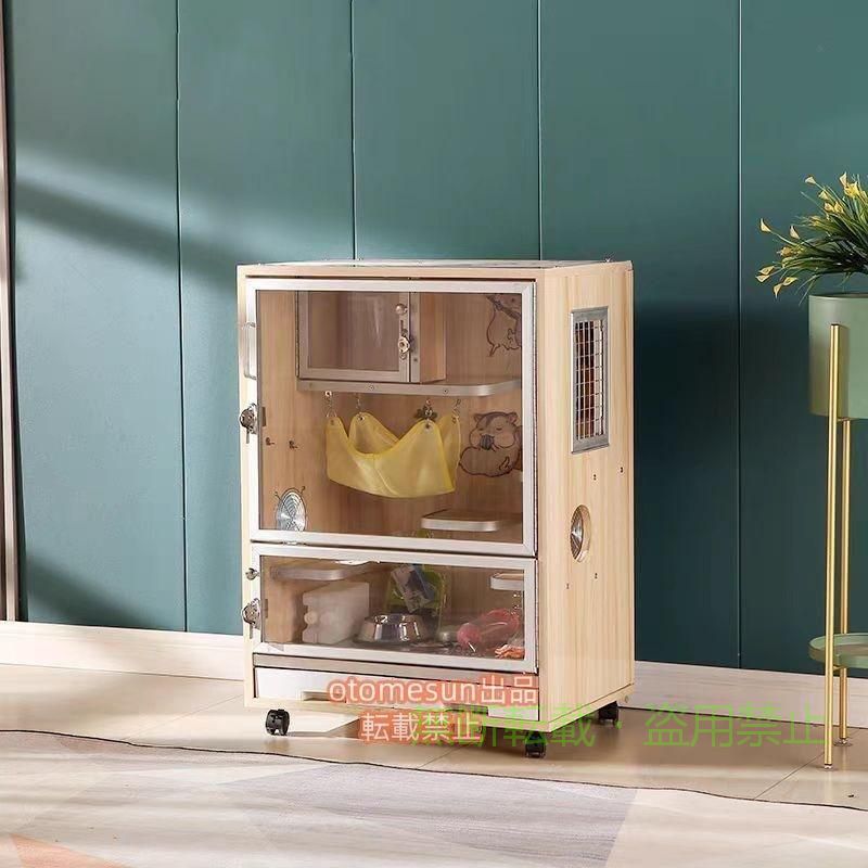 安全で丈夫：このチンチラケージは高品質の木材で作られており、安定した耐久性のある構造になっています。ケージの底部には暗号化された金属グリッドが付いており、ペットの足を効果的に傷から守ります 安全ドアロック：ペットケージには2つのロックが付い...