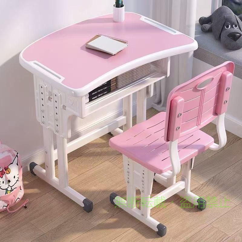 製品仕様 寸法: このテーブルとチェアのセットは 6 色からお選びいただけます。 大容量のデスクトップデザイン、アップグレードされた大きな引き出しスペースにより、より多くの学用品を保管できます。 安全、無臭、耐久性があり、変形しにくいです。...
