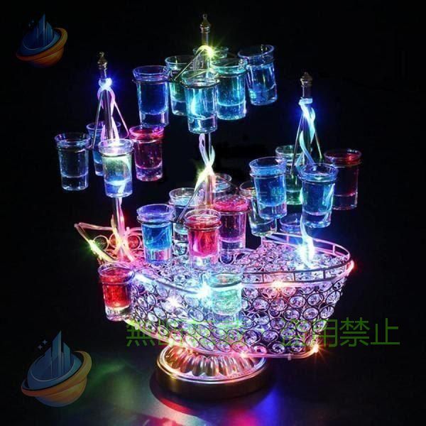 * 製品にはワイングラスが含まれていません 【精巧な LED ワイン カップ ホルダー】高品質の厚手のアクリル カップ ホルダー、ボタン スイッチのデザイン、高級ワインを保持できるだけでなく、クールでカラフルな雰囲気を演出し、ナイトライフを...
