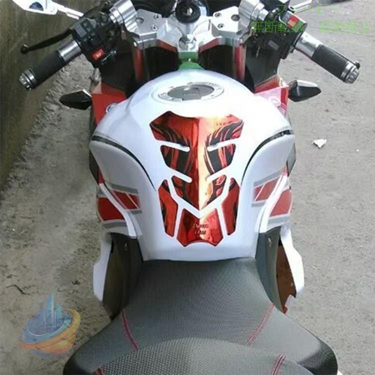 バイクをかっこよくカスタマイズできるバイクステッカーです。 タンク部分の傷や汚れ防止にも◎ 5種類のカラーからお選びください。 【サイズについて】 画像をご参照ください。 【素材について】 PET 【カラーについて】 生産ロットにより柄の出...