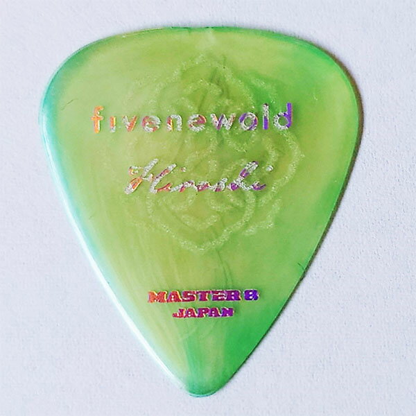 マスター8　"HIROSHI (FIVE NEW OLD)" Signature Model ピック 素材：INFINIX-U 形状：ティアドロップ 厚さ：0.73mm 加工：Hard Grip 販売単位：1枚 Vo.Gt HIROSHIの...
