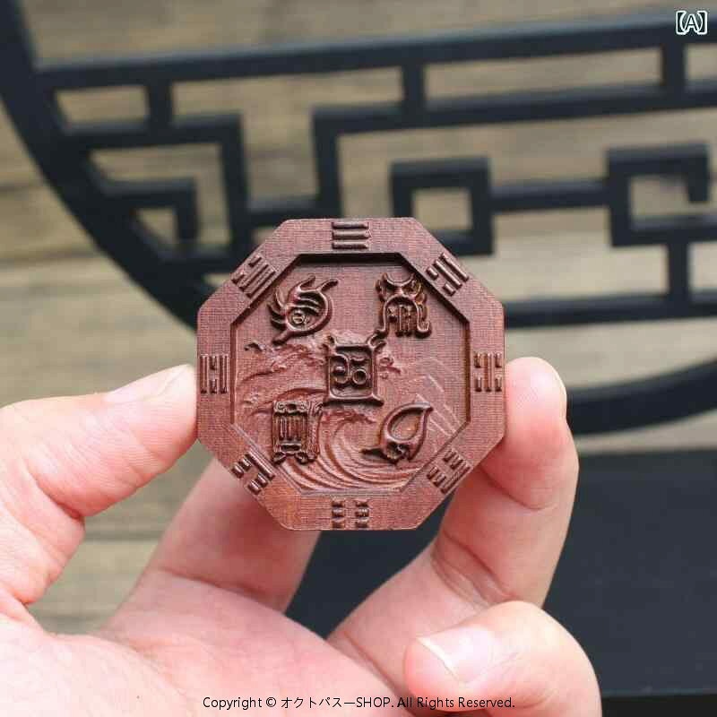 ・素材: 棗木・加工: 彫刻・カテゴリ: 飾品・宗教: 道教・重さ: 約10g・デザイン: ダークオクタゴン五岳真形・サイズ展開: 直径4.5cm厚さ1cm（ロープなし）、直径4.5cm厚さ1cm（短縄付）、直径4.5cm厚さ1cm（長縄付...