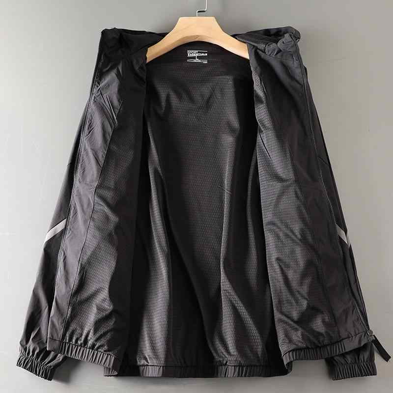 襟のタイプ: フード付き衣服の前立て: ジッパー袖丈：長袖厚さ：薄手シルエット: ゆったり生地の機能: 防風素材構成：ポリエステル繊維95 ポリウレタン弾性繊維(スパンデックス)5襟のタイプ: フード付き衣服の前立て: ジッパー袖丈：長袖厚...