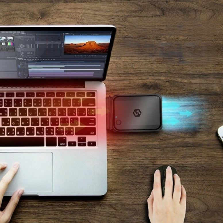 ノートPC用の冷却ファンです。 排熱口に直結し、熱を吸引し外へ排出してくれます。 オフィスや在宅ワークなど、長時間のパソコン作業時の熱対策に◎ MAXの排気強さ：75.35CFM ファン回転数：1500-3000RPM 電圧:5V 【サイズ...