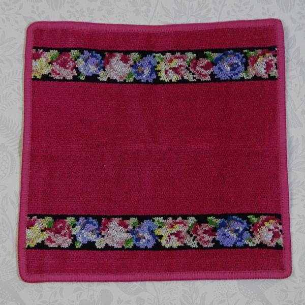 ■新品 ■FEILER(ドイツ） ■25x25cm　ウォッシュタオル　ハンカチ ■シュニ−ル織 ■ブランド箱やブランド袋はありません。 ※こちらの品は大差はありませんがボーダー部分の花柄の並びが生地の裁断位置により多少異なります。色がお使い...