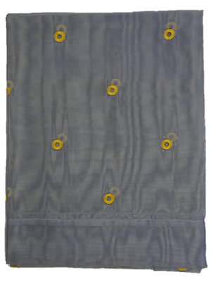 ■新品 ■直径：約150x150cm ■ポリエステル：100％ ★内側が繰り抜かれたドーナツのような直径1．5cm程度のゴールド系の刺繍が全体に施されているテロンとした素材のテーブルクロスです。ポリエステルなのでおウチでのお洗濯も簡単です。...