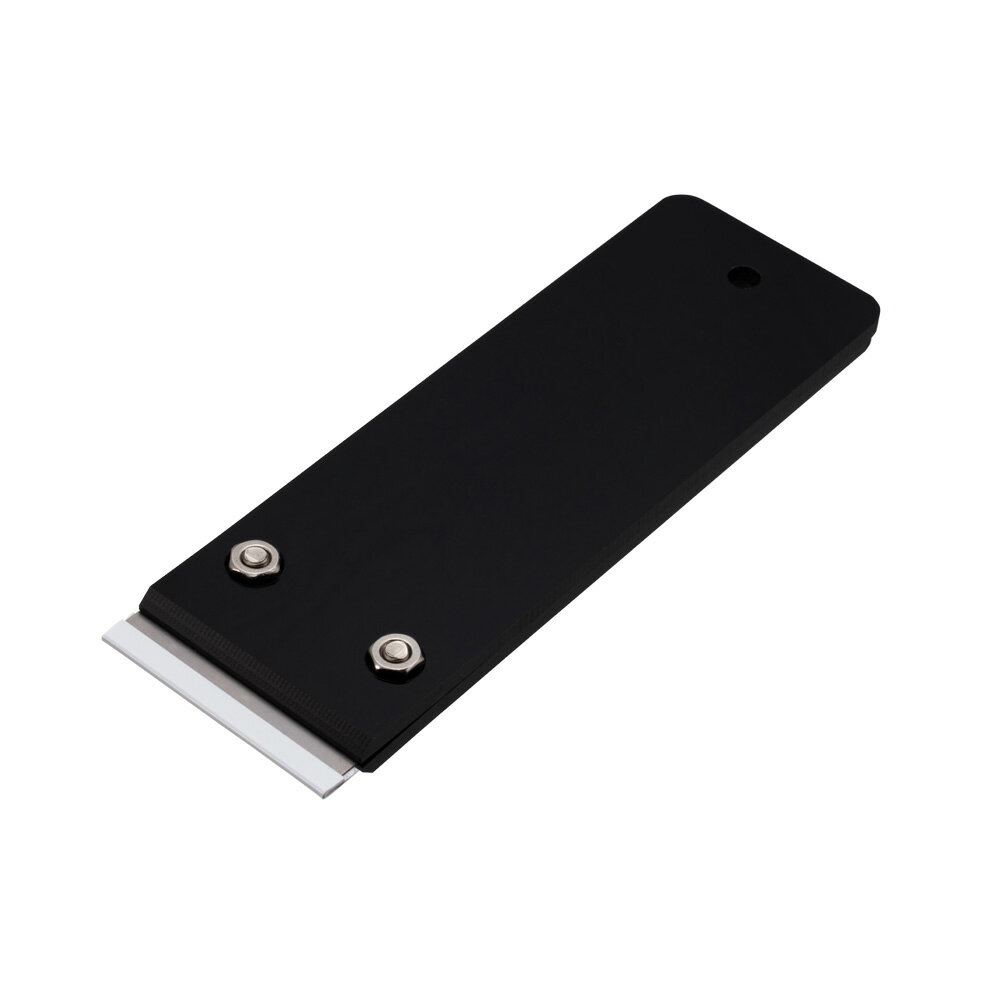 切る・剥がす・削る等どんな現場でも使えるシンプルで堅牢な薄型。 替刃はナルビー替刃(50枚入)AGH-003等をペンチ等で折って装着できます。