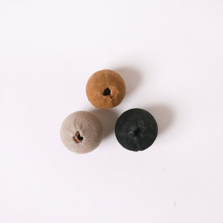 【ご購入前に必ずお読みください】 ※ 本製品はインドで現地の人によりひとつひとつ手作りで作られていますのでビーズの柄の見え方など掲載画像と微妙に違いがある場合がございます。 予めご了承いただきますようお願いいたします。 また、大きさもひとつ...