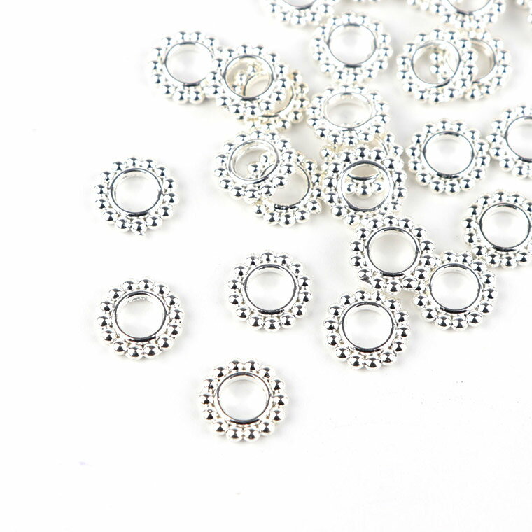 タイミングや大量注文によりご注文数をご用意できない場合がございます。不足分につきましては、入荷次第の発送でご相談させていただくことがありますのでご理解のほどお願いします。 商品について 商品名 メタルビーズ デイジー サイズ 約10mm 厚...