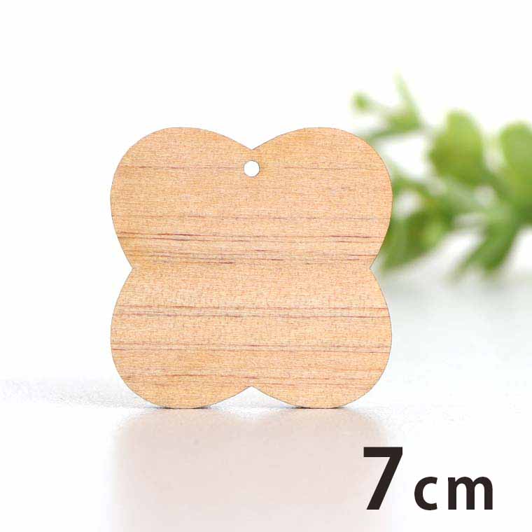 商品について 商品名 木製チャーム7cm フラワー1 商品について フラワーの可愛いシルエットに穴が付いたパーツです。ピアスやイヤリングのアクセサリーにしたり、ラッピングのアクセントにピッタリです♪ サイズ（約） 横×縦 69.7mm×69...