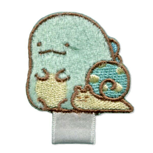 サンエックスの人気キャラクター「すみっコぐらし」シリーズ 入園入学準備のマストアイテム「名札付けワッペン」です。 ワッペンについているリボンの輪に名札ピンを通すだけで、衣服への穴あきを防ぎます。 毎日着るものだから、かしこく★かわいく♪穴あ...