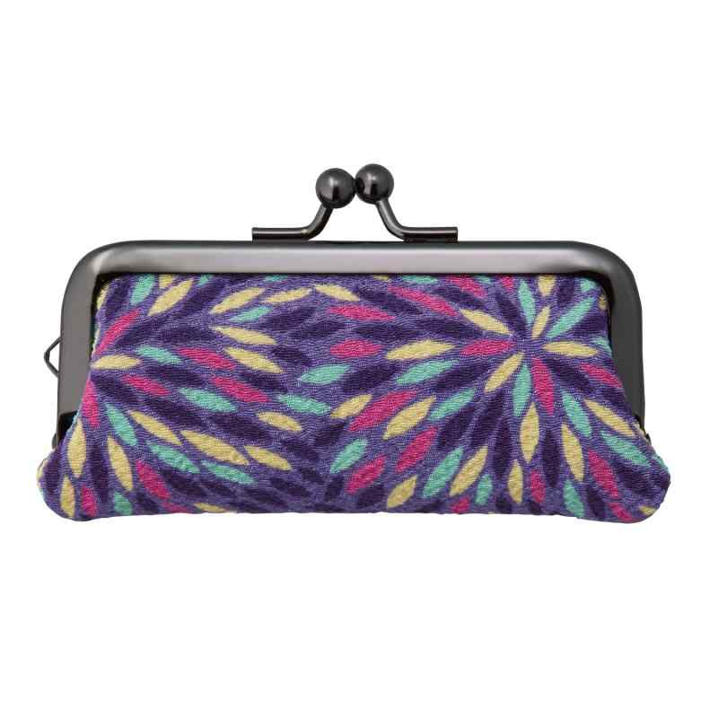 シャチハタ 印鑑ケース F 横入れ むじな菊柄 THC-FH22-MK【仕様】大きな印鑑も入るお財布タイプ【収納サイズ】直径18×60mmまでの印鑑を一本収納可能【特長2】お財布のように使いやすい、がま口の印鑑ケース【特長2】印鑑が触れる裏...