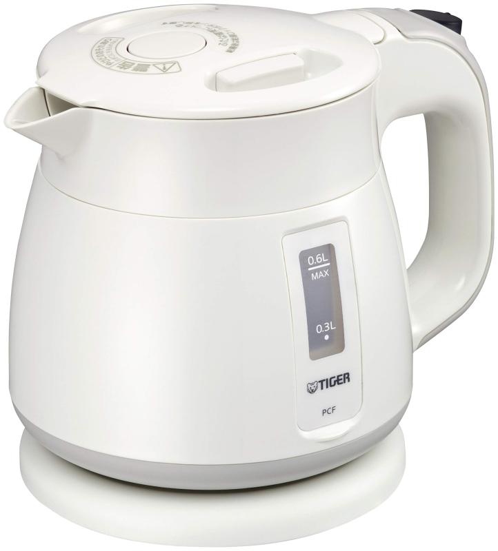 電気ケトル PCF-G060Wカップ1杯分の湯わかし電力約11%カット「節電沸とう」お子様への安全性もばっちり「蒸気レス&amp;転倒流水防止構造」容量: 600ml本体サイズ:(約)15.2×21.8×19.4cm(幅×奥行×高さ)本体重...