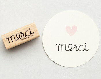 商品詳細 商品名 四角形スタンプ 柄名 ありがとう メルシー 英字（MERCI） 商品説明 木製　四角形スタンプ。 押しやすいシャープとどことなく愛らしいアンティーク調のデザイン。手帳やカードメイキング、プレゼント包装など用途は色々！そこに...
