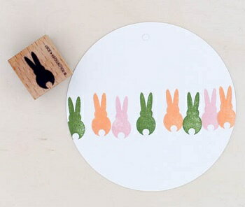 ※紙・布・写真・金属・プラスチック・ビニール・ガラス・木材・生花・プラバン等に使えるスタンプ台もあります。⇒スタンプインクはこちら 商品詳細 商品名 四角形スタンプ 柄名 うさぎ ラビット 商品説明 木製　四角形スタンプ。 押しやすいシャー...