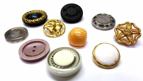 ★実用ボタンとして・・・飾りボタンとして最適です ★ボタンの色は非常に繊細なためパソコン上に正確な色を再現することは不可能です。色はパソコンの種類によって多少異なりますのでご了承ください。 ★すべて現品限りです。追加はございません。