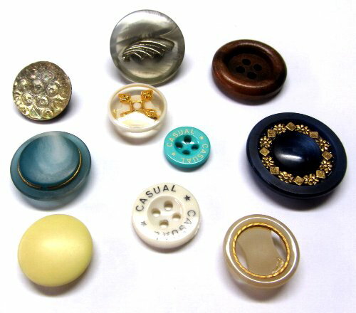 ★実用ボタンとして・・・飾りボタンとして最適です ★ボタンの色は非常に繊細なためパソコン上に正確な色を再現することは不可能です。色はパソコンの種類によって多少異なりますのでご了承ください。 ★すべて現品限りです。追加はございません。