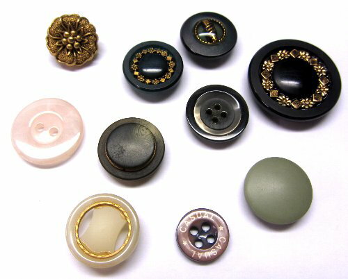 ★実用ボタンとして・・・飾りボタンとして最適です ★ボタンの色は非常に繊細なためパソコン上に正確な色を再現することは不可能です。色はパソコンの種類によって多少異なりますのでご了承ください。 ★すべて現品限りです。追加はございません。