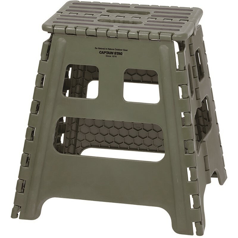 折りたたんで収納できるステップです。 高い所への足場としての使用はもちろん、ウォータージャグを置いたり、簡易的なイスとしても使えるので便利です。 素材：ポリプロピレン サイズ：（約）39×32×高さ40cm 重量：（約）1．6kg 耐荷重：...
