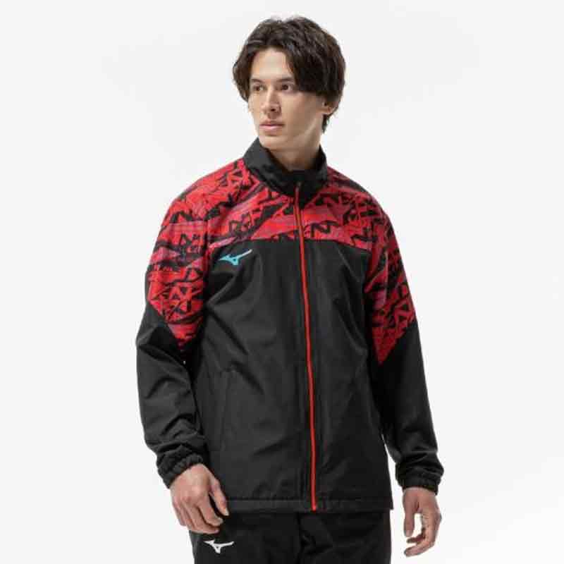 ■N-XTシーズングラフィックをデザインした、目を引くウォーマージャケット。 ■ブレスサーモ搭載で、寒い日のトレーニングシーンにぴったり。 ■撥水機能搭載で、小雨も一時的にしのげます。 水分を吸収して発熱する保温素材「ブレスサーモ」。 撥水...