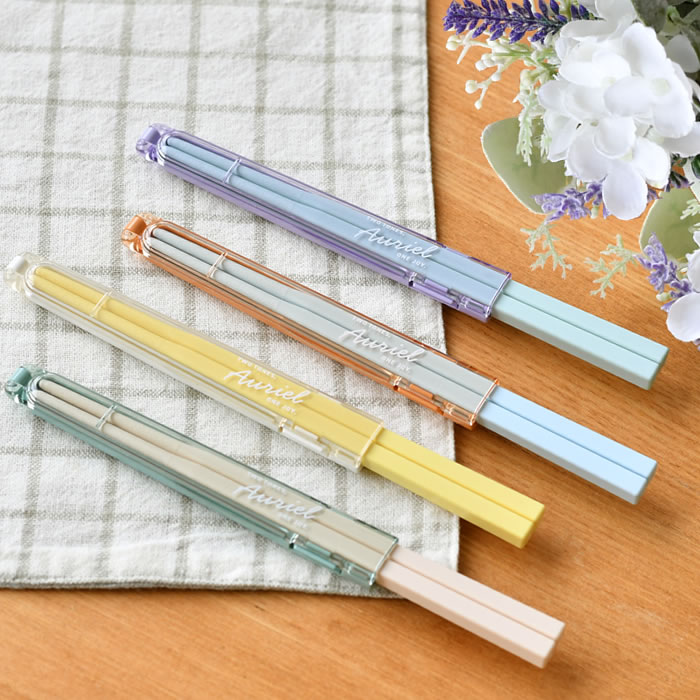 商品名 オーリエル 箸＆ハーフケース 商品詳細 サイズ 約 W13×D2.1×H1.1cm 箸全長：18cm 重量 約22g 素材 AS樹脂、ABS樹脂、シリコーンゴム 仕様 箸全長18cm 箸先すべり止め加工 食洗機OK 原産国 日本製 ...