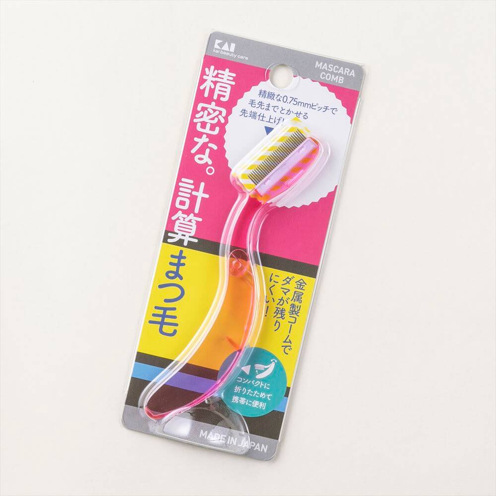 貝印の「美粧」シリーズ【商品説明】■コンパクトに折り畳めて携帯に便利なマスカラコーム。■金属製コームでダマが残りにくい。【商品仕様】■重量：13g【材質】■ケース：ポリカーボネート■中子：スチロール樹脂■コーム部：ステンレススチール【備考】...