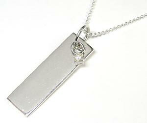 シンプルなプレートネックレスに、誕生石をあしらったプチリングをプラス。 商品説明 素材 シルバー925 石 キュービックジルコニア（直径約3mm） 大きさ 約33×8mm 1225thanks2　