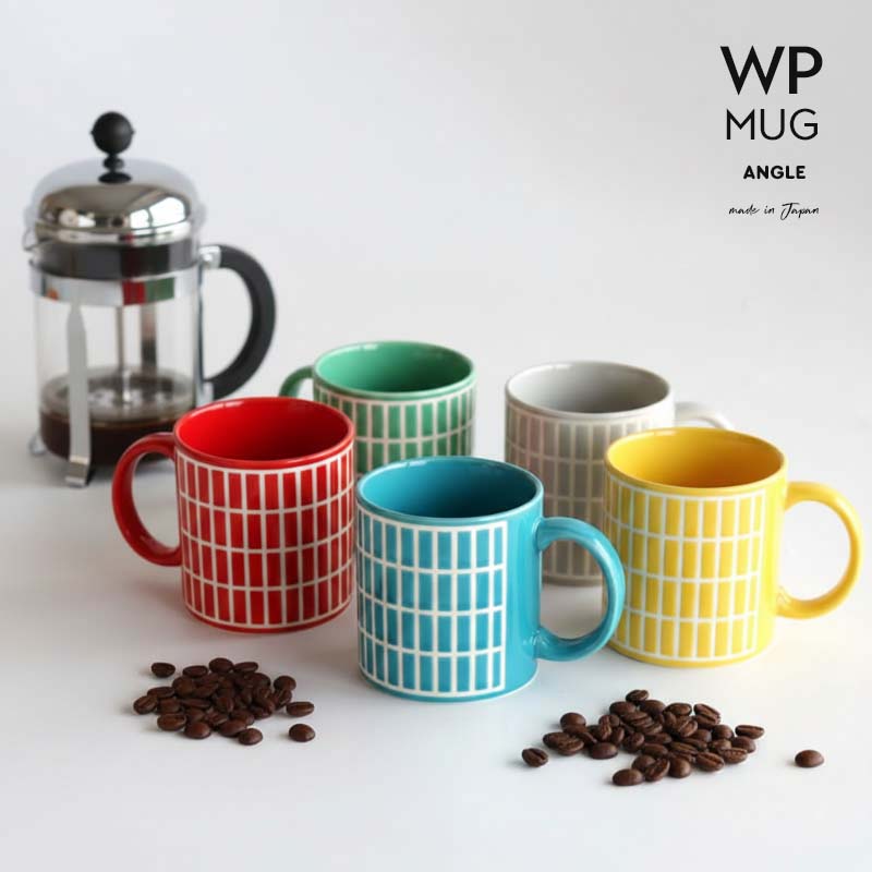 商品詳細 食卓を明るく彩る、タイル柄のデザインマグカップ。 カラフルでポップな色合いが魅力のこのマグは、岐阜県・多治見で丁寧に作られています。 ラインに白い撥水材を塗り、釉薬をかけることで、タイルのようにぷっくりと浮かび上がる独特の質感を実...