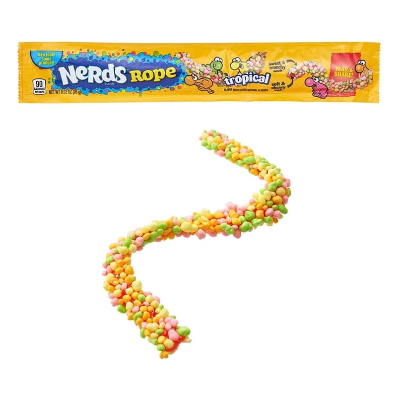 ASMR動画などで話題の「NeRds(ナーズ)」ロープトロピカルグミがラインアップ！ フルーツ味のロープ上の細長いグミのまわりにカリカリ、ザクザクなカラフルピースがコーティング。フレーバーごとにカラフルピースの色合いが異なるのもポイントです...