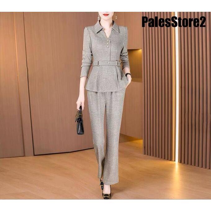 ジャケットとパンツのセットアップです。ジャケットはベルトを結べばペプラムシルエットに。ウエストの高い位置から切替が入るので、脚も長く見え、気になるお腹周りをふわっと大人可愛くカバー出来ちゃいます◎パンツは大人なデザインのワイドシルエットにす...