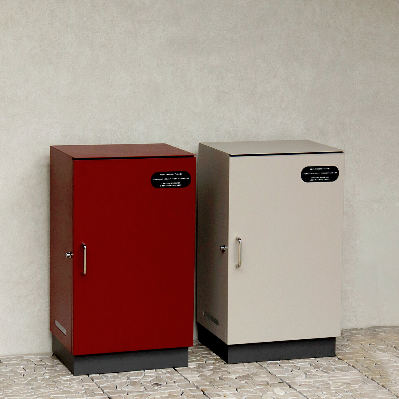 商品情報POINT【大容量収納】取出口サイズが約W37.3×D32.0×H61.5cmと非常に広く、大きな荷物や同時に複数の荷物の配達が可能な宅配ボックスです。扉が1段のみの仕様なり、サイズが大きすぎない宅配ボックスの為、圧迫感がなく設置頂...