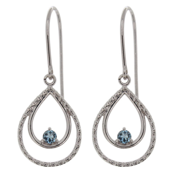 3月誕生石アクアマリンサンタマリアを使用したプラチナ製の、雫(しずく)モチーフフックピアス(アメリカンフック)です。 ※両耳セット価格です。 本体素材：プラチナ(Pt900)(品質を保証するPt900の刻印があります。) 石名：アクアマリン...