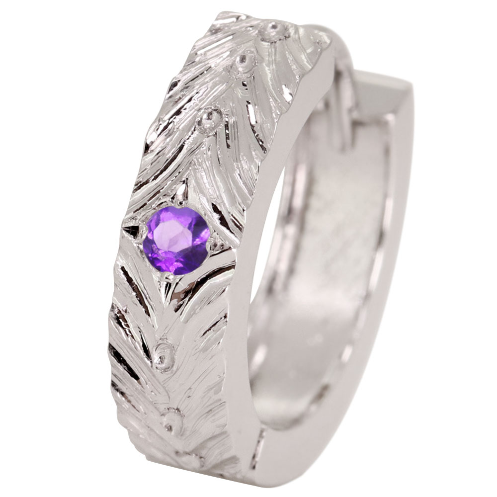 2月誕生石アメジストを使用したプラチナ製の、メンズフープピアスです。 ハワイアンジュエリーとは一味違う洋彫りジュエリー。 職人が一つ一つ丁寧に仕上げたオリジナルのデザインです。 ※【片耳】価格です。両耳1ペアをご希望の場合は、2個ご購入下さ...